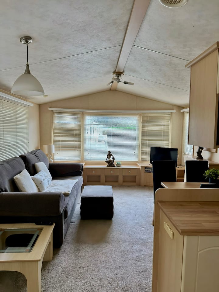 Relaxing Static Stay In Holiday Park - Northampton, UK