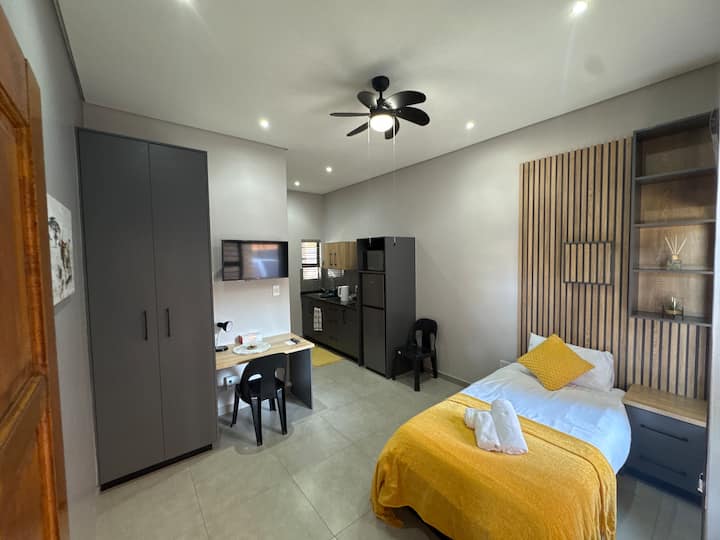 Modern Bachelor Flat On Die Bult – Flat 9 - Potchefstroom