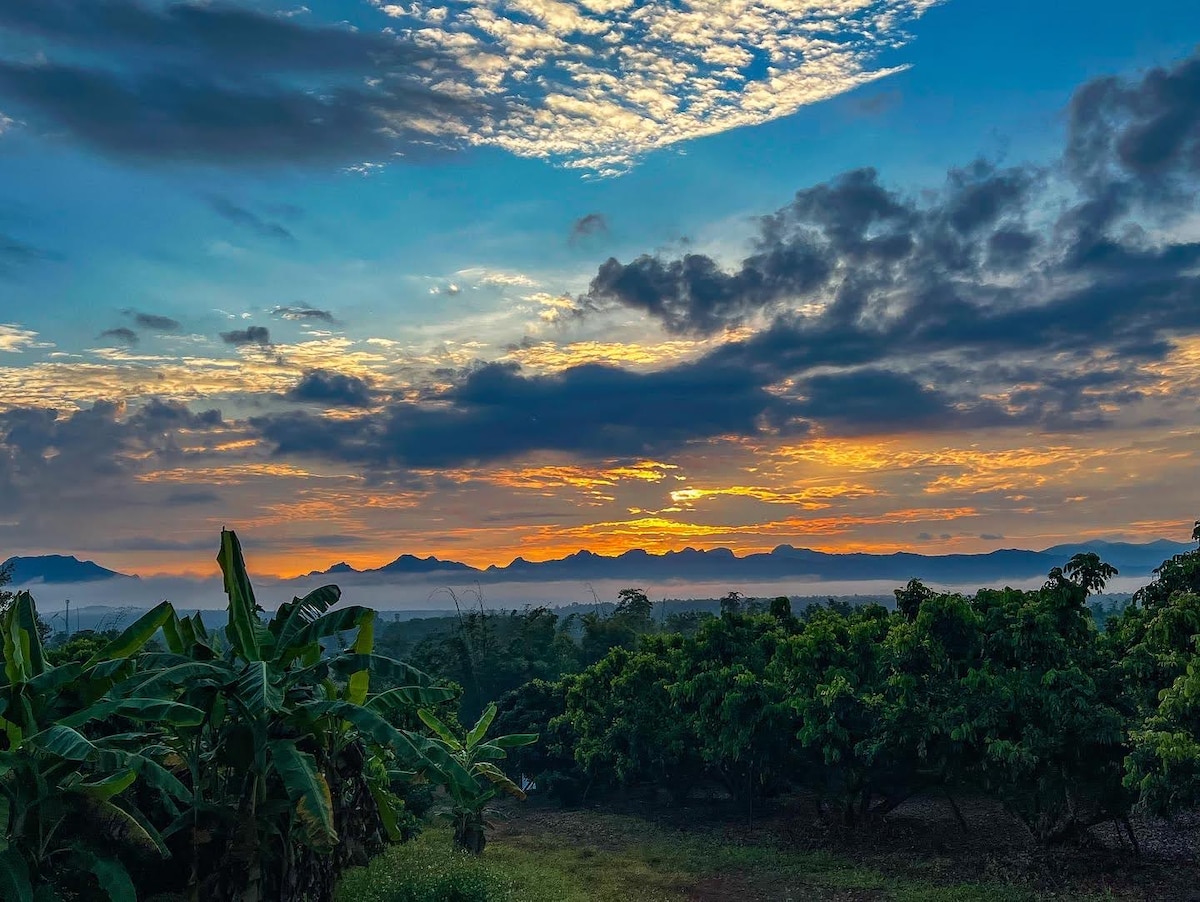 Loft zen en bambou · Retraite avec vue sur la montagne de Doi Nang ...