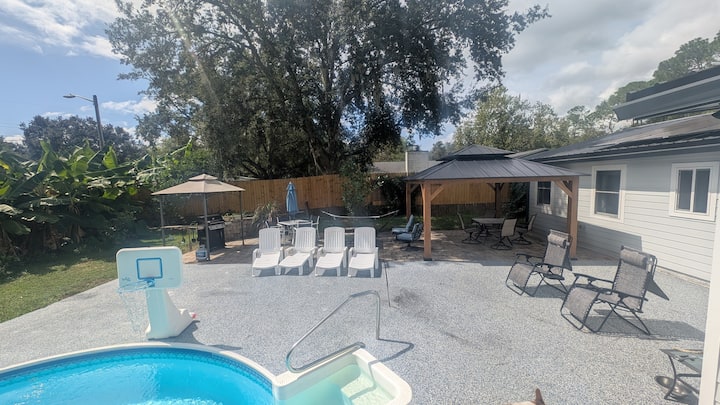 Backyard Paradise Pool House - Gainesville, FL