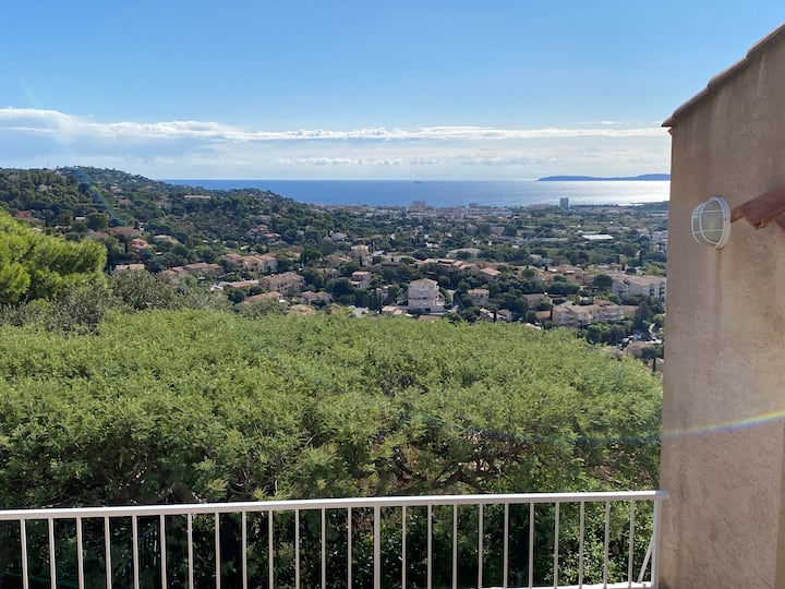 Villa Avec Piscine Perchée Sur La Colline Vue Mer - Le Lavandou