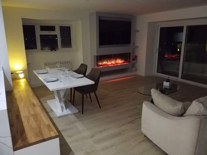 Beach Front Apartment With 2 Bedrooms And Parking. - Jersey