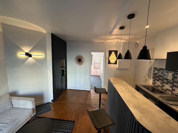 Apparemment 2 Pièces Sur Les Toits De Paris - Levallois-Perret