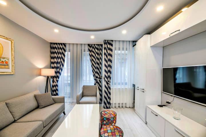 Modern Apartment, 3 Min Walk To Istiklal Avenue - Fatih