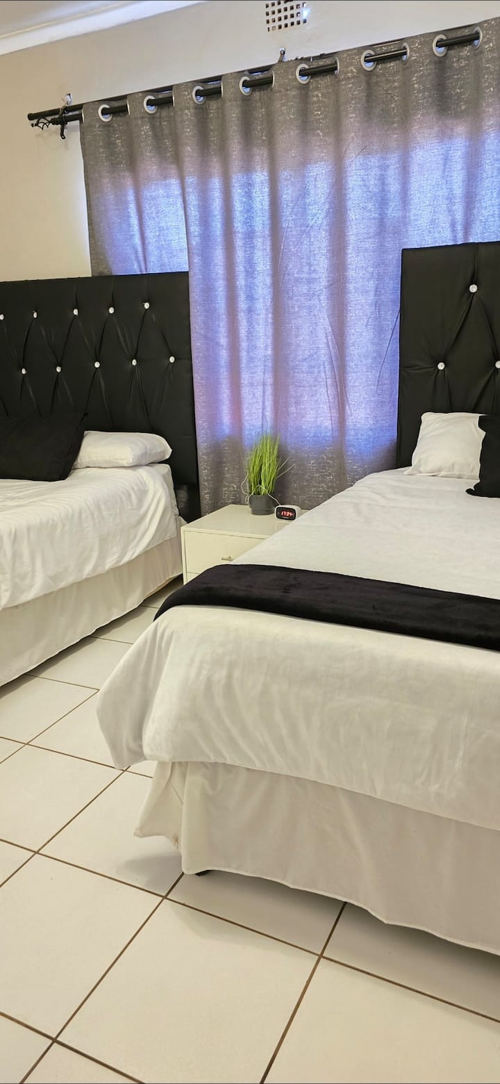 Vaal House Self-catering Near Aquadome & Vaal Mall - Vanderbijlpark