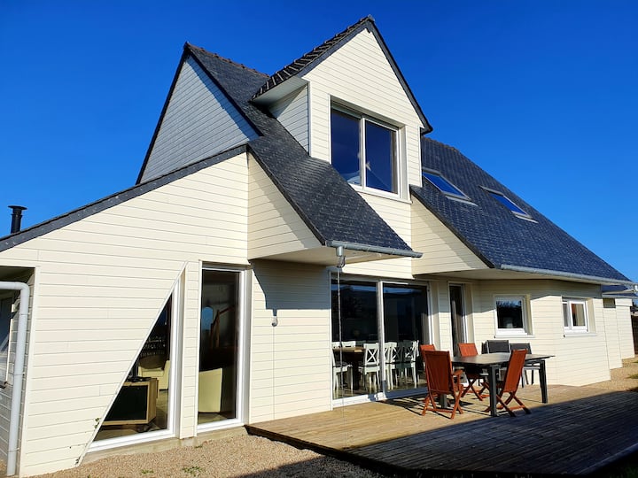 Maison à 2 Mns Des Plages 6 / 8 
Personnes - Locquirec