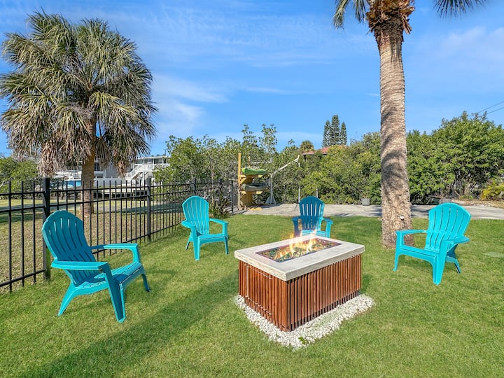 Pet Friendly, Waterfront, Kayak, Fire Pit, Game Rm - New Port Richey, FL