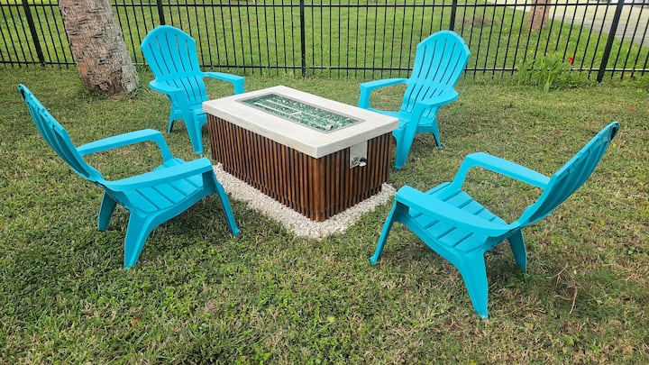 Coastal Palms Cottage: Waterfront W/ Dock & Kayaks - New Port Richey, FL