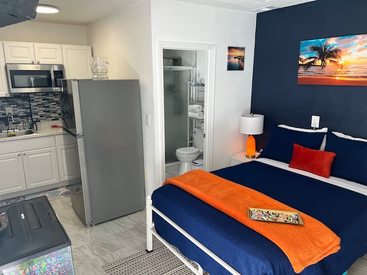 Cozy Studio With Kitchenette & Private Bath - Port Charlotte, FL