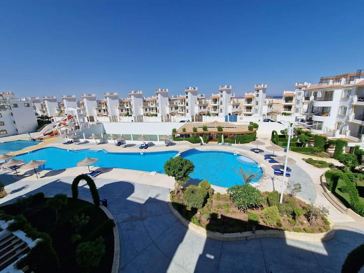 3 Bedroom/2 Bath Flat With Private Roof & Beach - Charm el-Cheikh