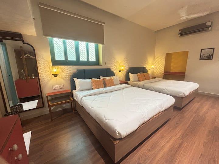 Dada’s Atithya – Family Room With Common Kitchen - Varanasi