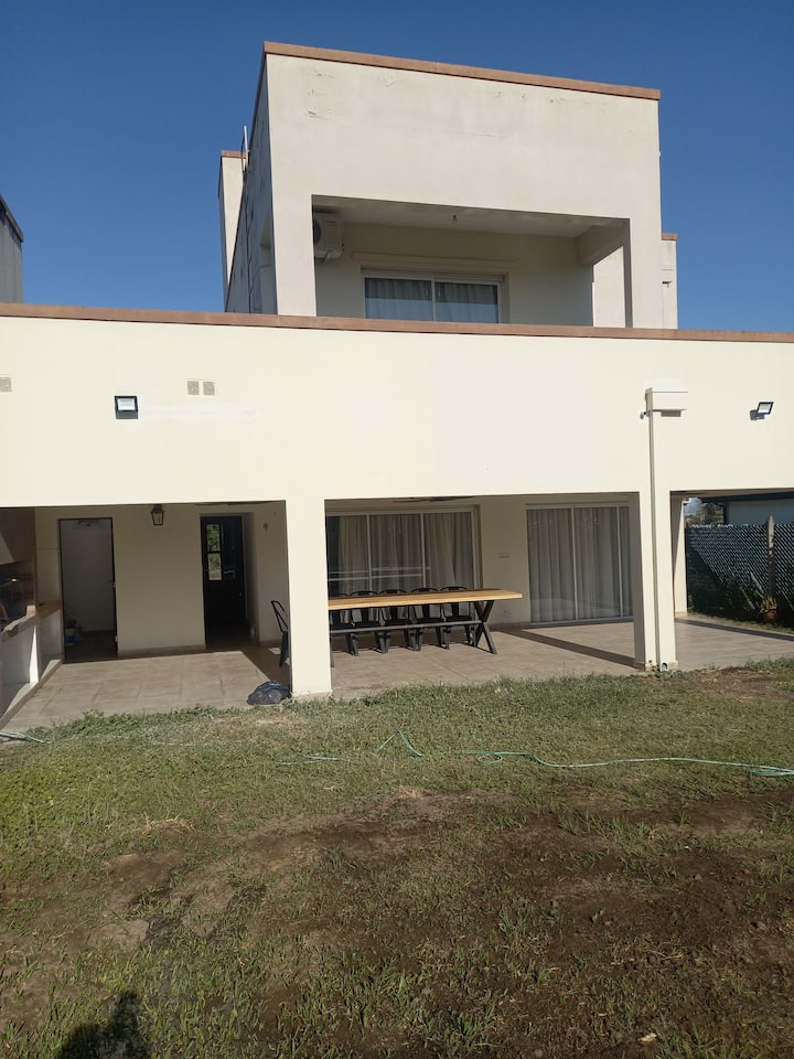 Hermosa Casa En Barrío Privado Quintas 1 - San Miguel de Tucumán