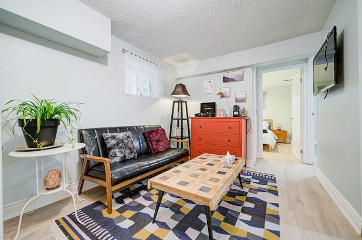 Three Bedroom Basement Apt With Free P & Laundry - Markham