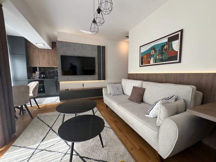 Urbannest Aerodrom-apt W/workspace & Free Parking - Escópia