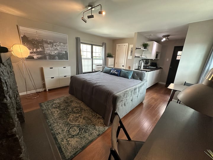 The Manhattan Studio - El Paso, TX