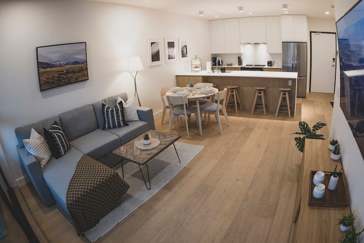 Mountain View Condo With Rooftop Hot Tub - Revelstoke Mountain Resort