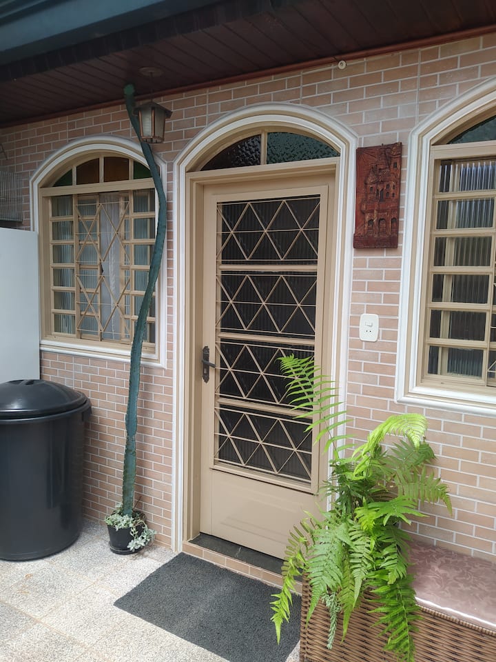 Casa Dos Fundos Da Dona Sueli - Brasília