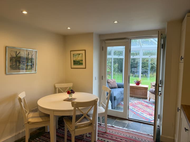 Tranquil Garden Flat In Trendy Bruntsfield - Edinburgh