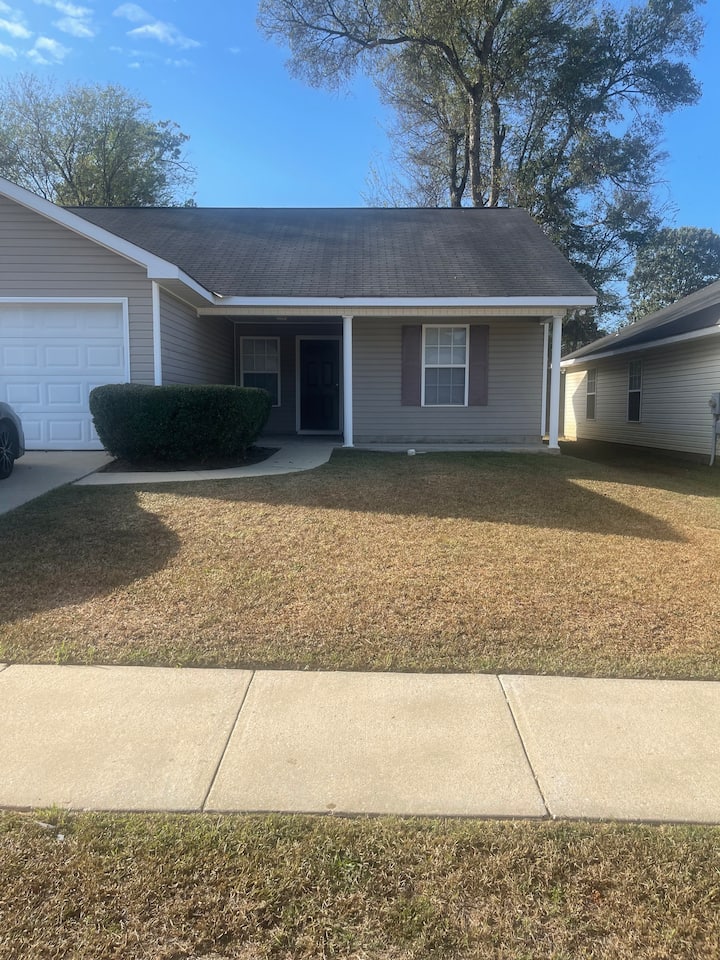 Convenient, Comfortable And Cozy. - Tuscaloosa, AL