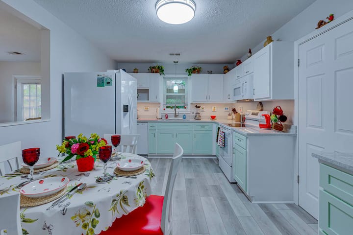 The Strawberry Cottage - Piedmont, SC