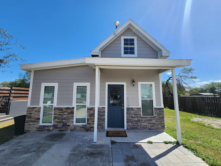 Cozy Cottage Near Spacex & Boca Chica Beach - Brownsville, TX