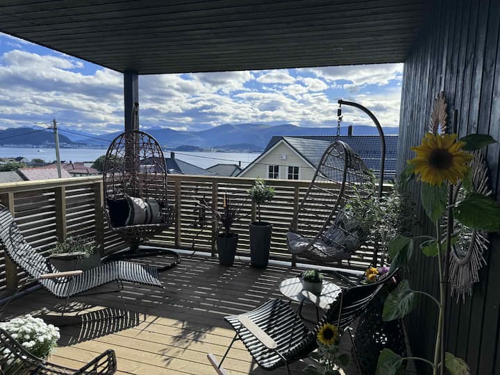Nytt Hus Med Fantastisk Utsikt Til ÅLesund - Ålesund