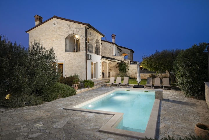 Villa Mason With Heated Pool And Mini Wellness - Rovinj