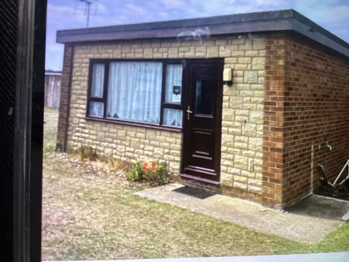 A Well Equipped Chalet, Two Bedroom With Sofa Bed - Dungeness