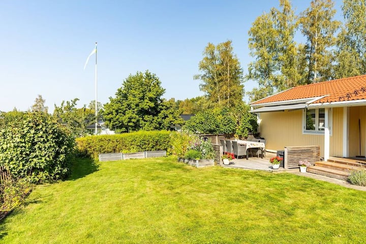 Charmigt Villa Bredvid Sjön ÖRlen In Tibro - Tibro