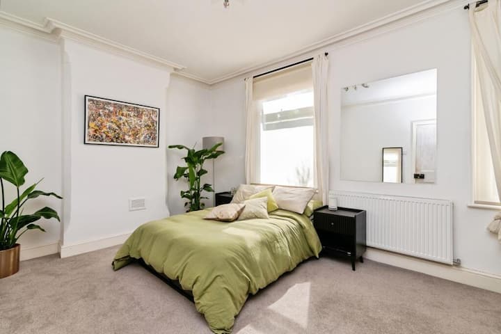 Stylish City Room & Yoga Studio - Nottingham