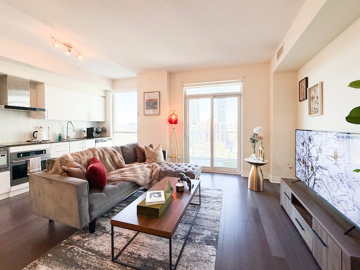 Designed Condo In The Heart Of Downtown Toronto - Toronto