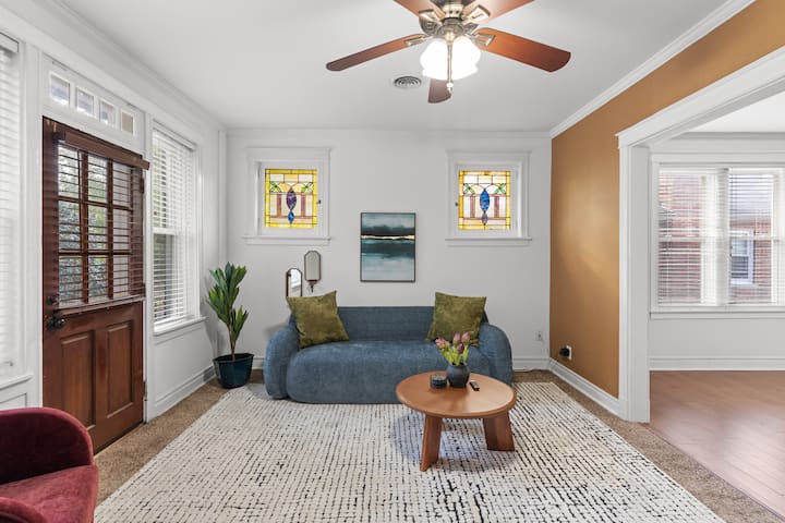 Firepit Lounge & Game Deck Near Washington U - University City, MO