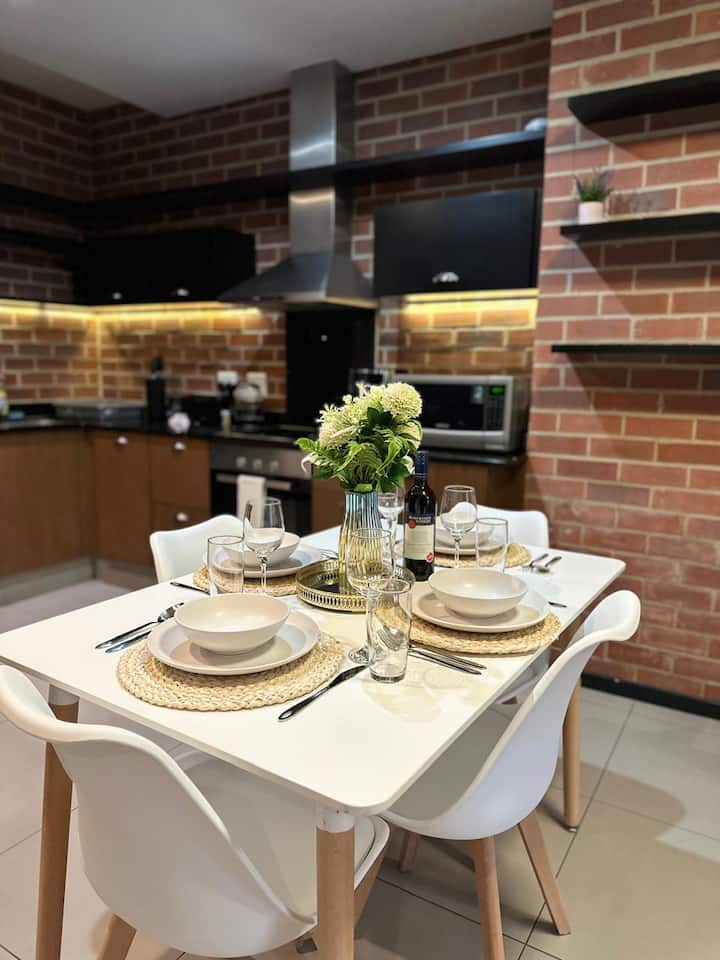 Executive 2-bed |Heart Of Rosebank|mall&gautrain - Johannesburg