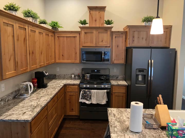 Simple Home In Quiet Neighborhood - Grants Pass, OR