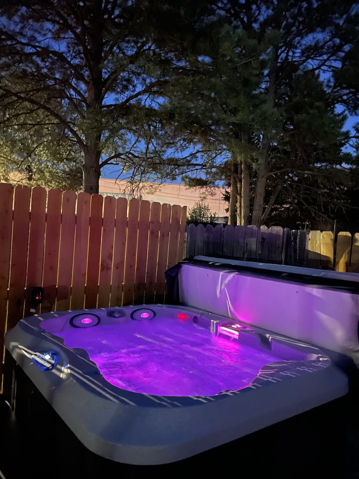 Hummingbird Haven | Sauna & Hot Tub - Colorado Springs
