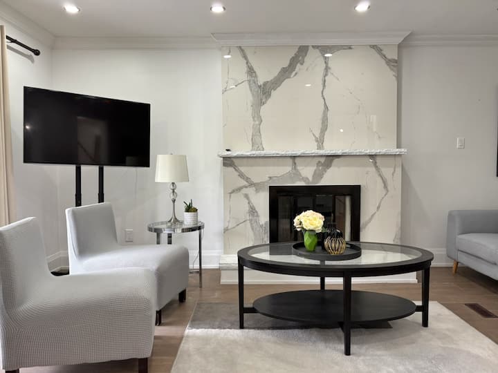 Family Getaway • 5br Home With Backyard & Parking - Markham