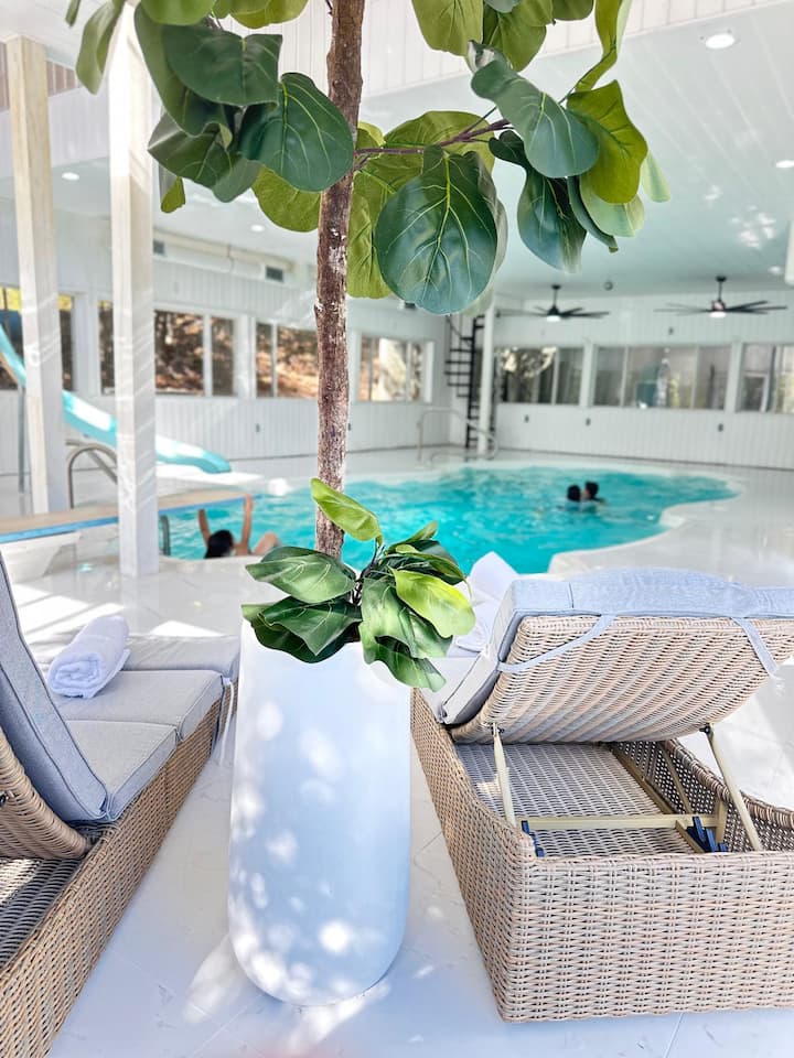 Modern 8br Retreat• Heated Indoor Pool • Honesdale - Waymart, PA