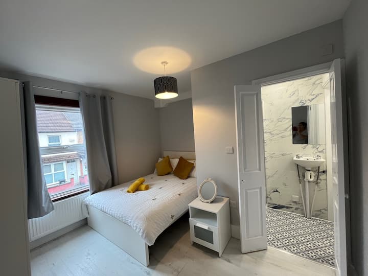 Newly Refurbished Large House Close To Amenities - Watford