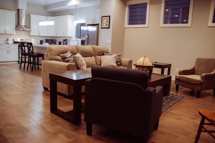 Modern Oasis In Heart Of Fountain Square, 4br/3ba - Kota