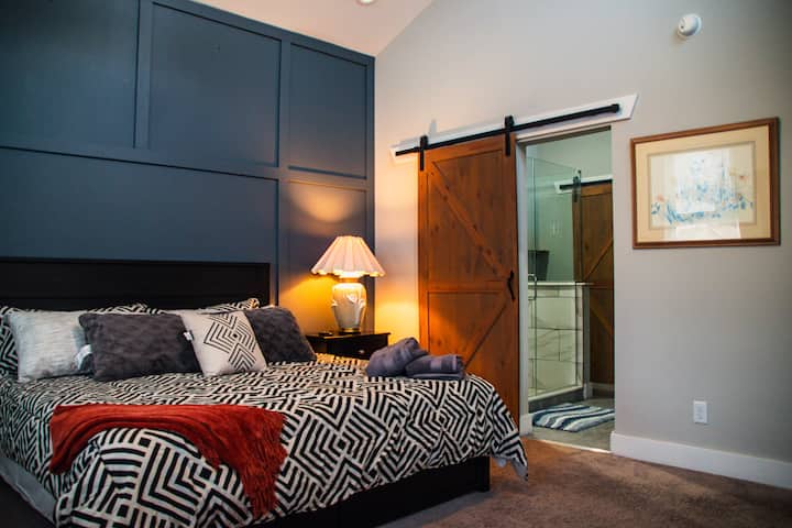 Modern Oasis In Heart Of Fountain Square, 4br/3ba - Indianapolis, IN