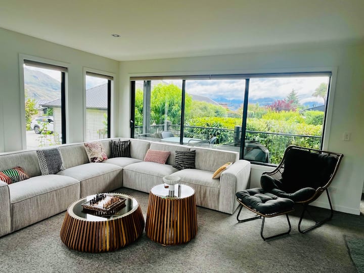 Spacious - Central Location - Mountain Views - Wanaka