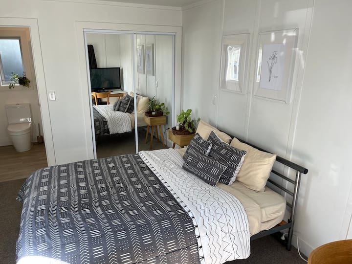 Central Outside Room In Te Awamutu - Te Awamutu