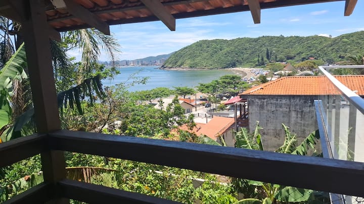 Casa Na Praia Com Ampla Varanda E Vista Para O Mar - Penha