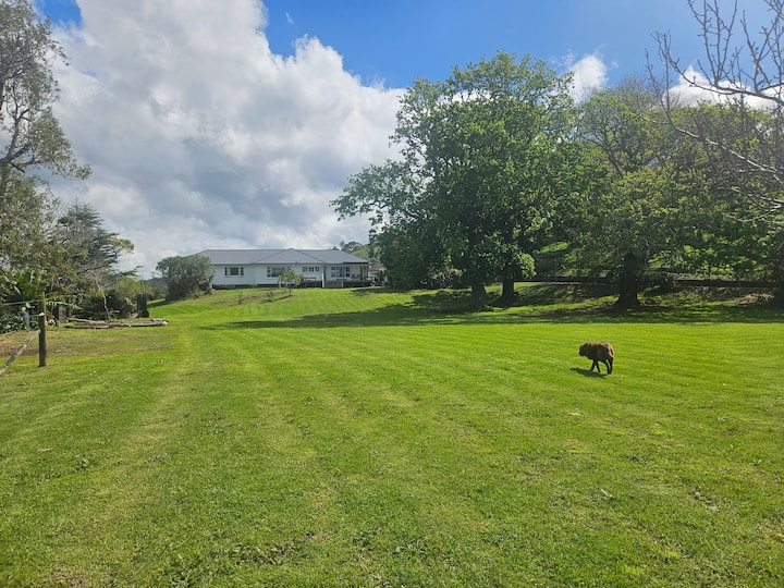 Whananaki Estuary Retreat – Spacious Getaway - Hikurangi