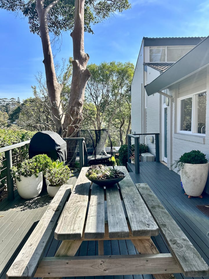Tranquil Family Home With Mid-century Charm - Manly