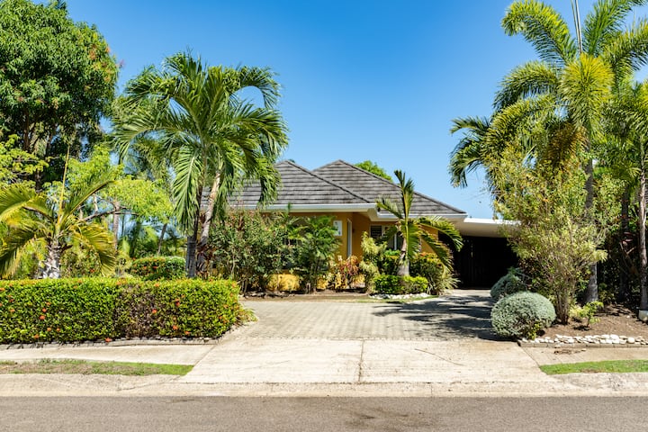 Palm Haven Retreat – Peaceful Island Stay - Jamaica