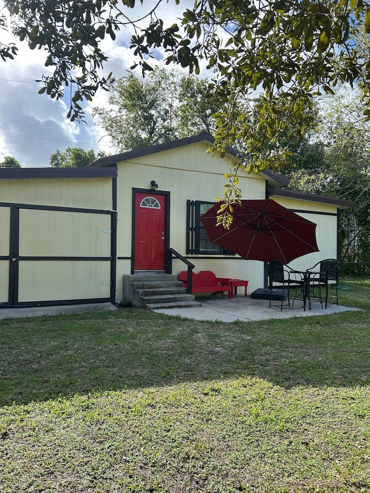 Cozy Secluded Bungalow Near The Beach - Daytona Beach