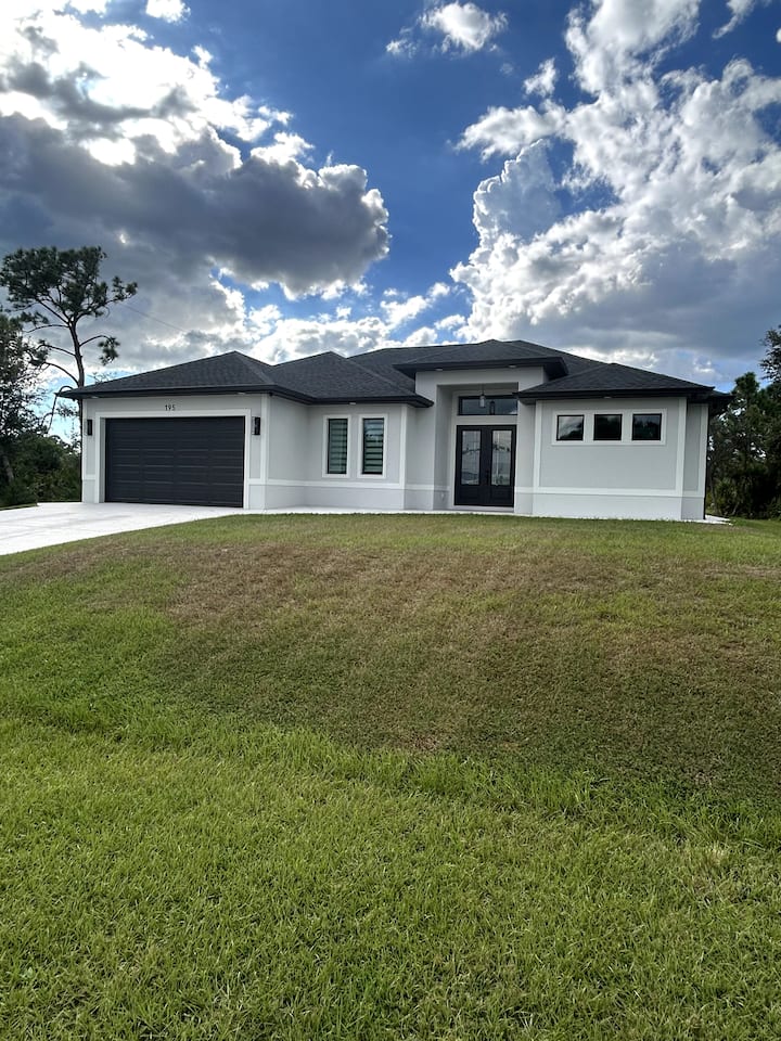 Florida Dream Home - Brand New - Modern - Luxury - North Port, FL