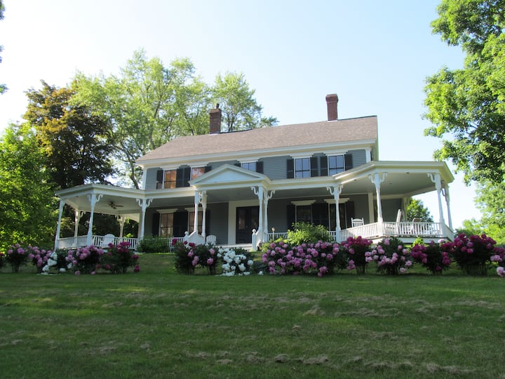 Beautiful Historic Inn Minutes From Unh - Newmarket, NH