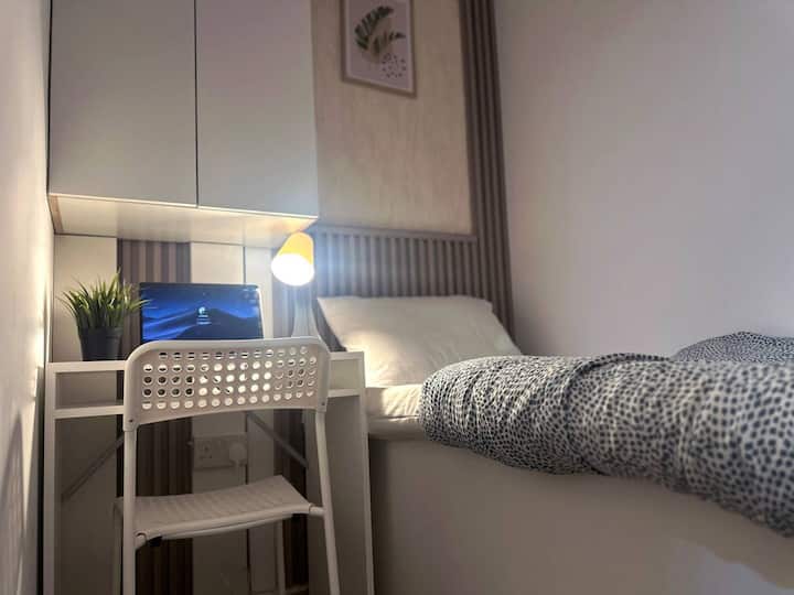 Cozy Partition Room In Tecom Near Icm Metro - Dubai